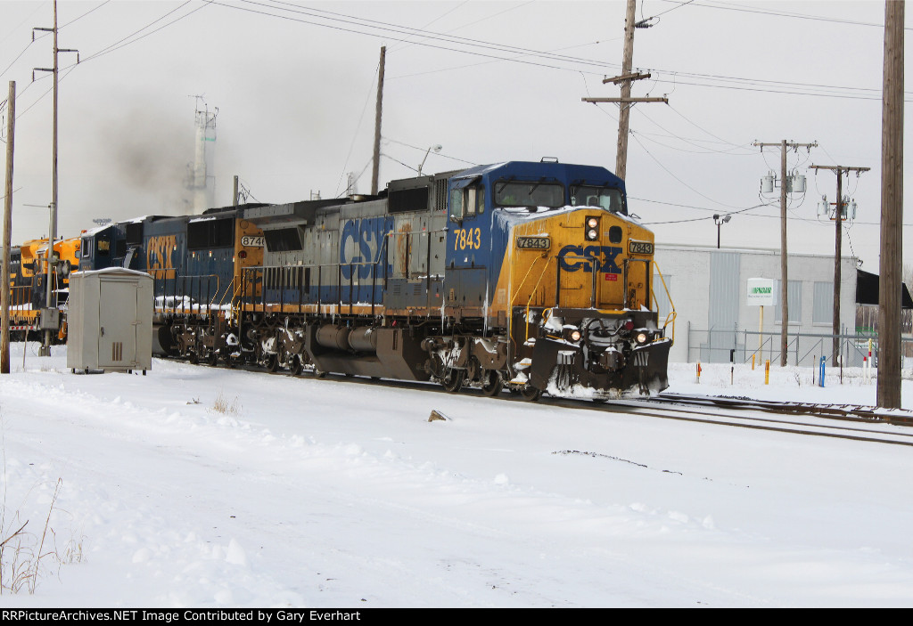 CSX 7843, CSX 8746 and a "bumblebee"
